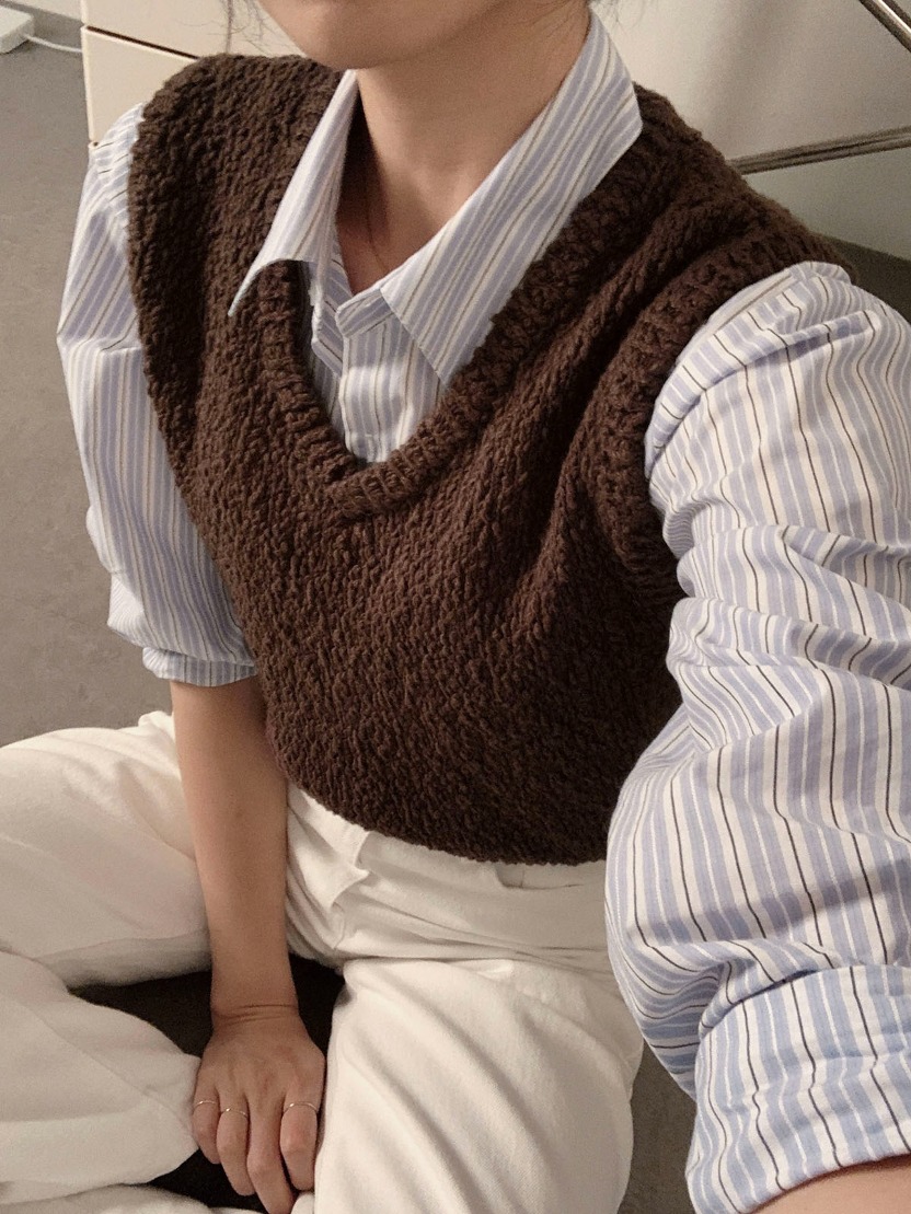 사색 데마 브이넥 부클베스트 브라운 위시버킷