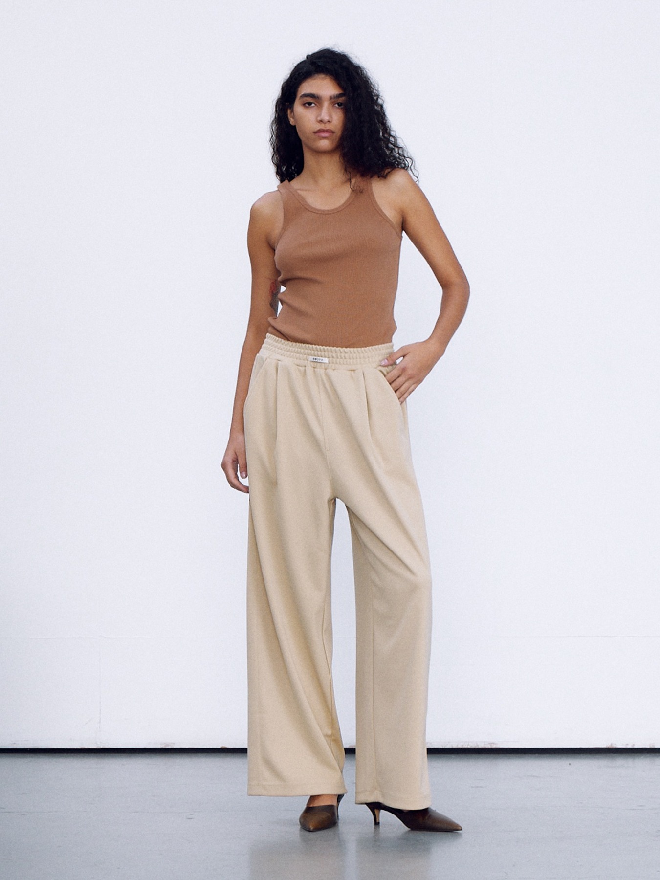 렉토 TRICOT DOUBLE WIDE TRAINING PANTS (BEIGE) - 위시버킷