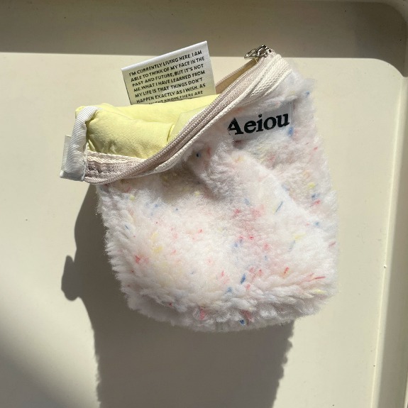 아에이오우 Aeiou Basic Pouch (M size) Fur Snow Painting - 위시버킷
