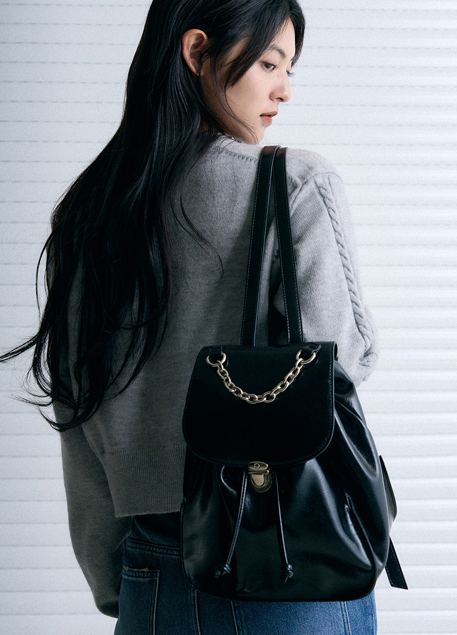 레더리 [9월11일 예약배송] Other Classic Chain Backpack [BLACK] - 위시버킷