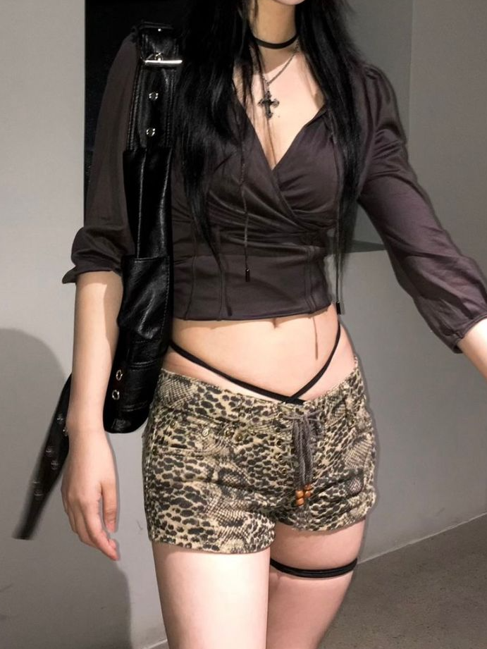 다이브아웃 다이브아웃 Pio python shorts - 위시버킷