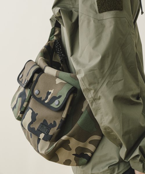 디얼스 CORDURA Crossbody Bag - WOODLAND - 위시버킷