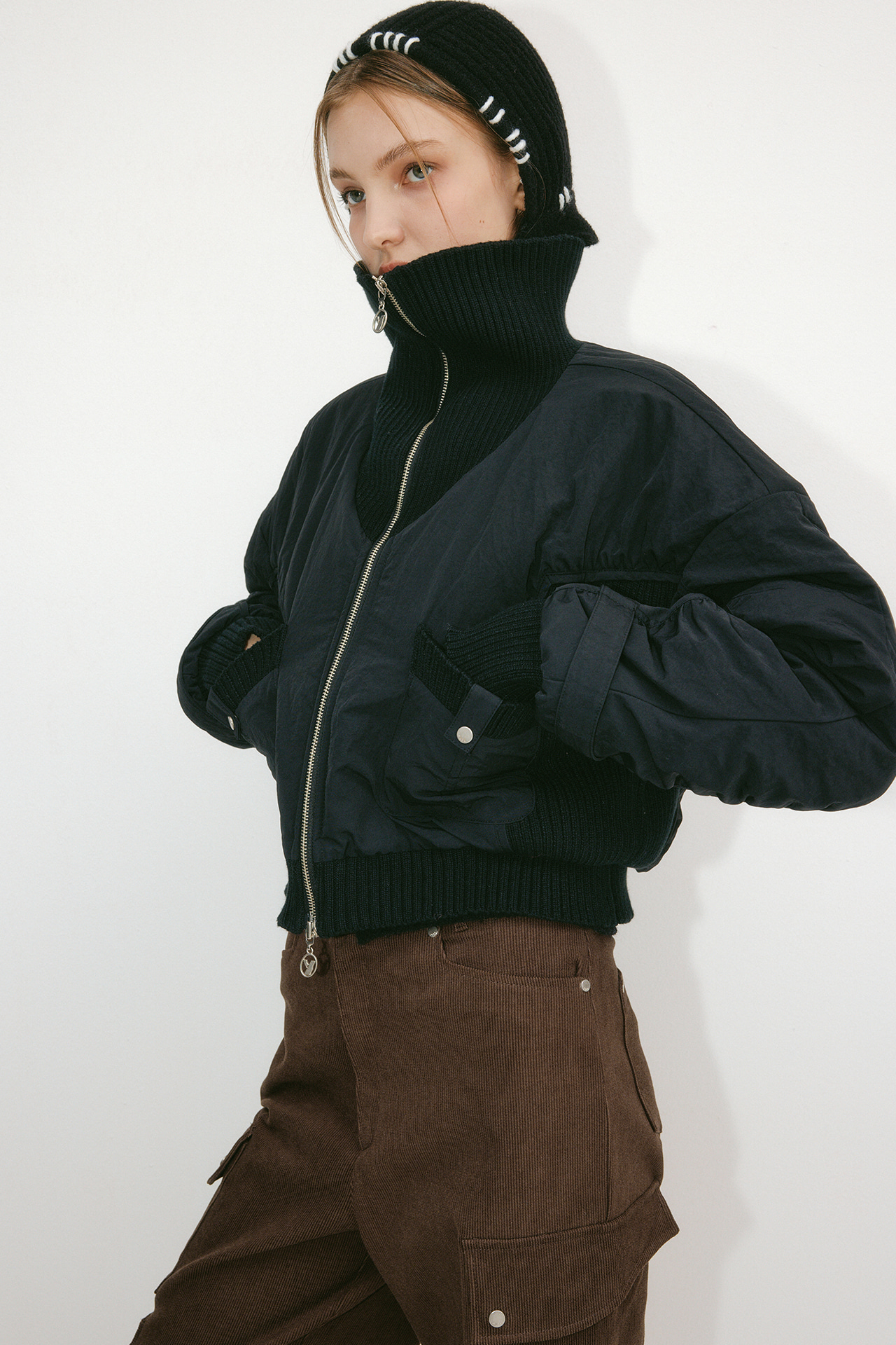유즈 KNIT BLOCK PUFFER SHORT JUMPER - BLACK - 위시버킷