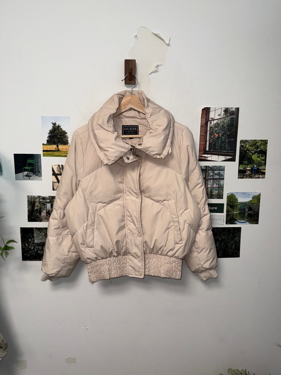 게스 Guess ivory duck down short 패딩 점퍼 | 후루츠패밀리 - 위시버킷