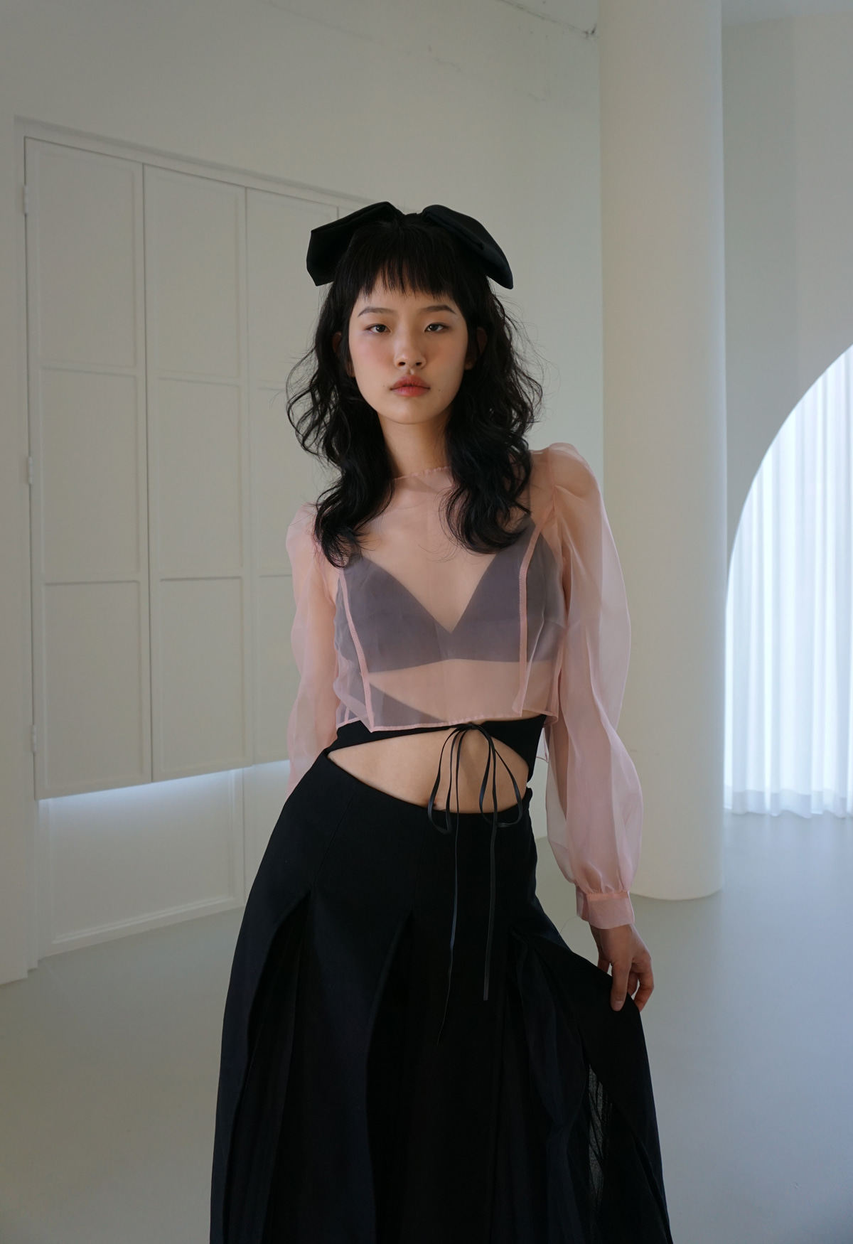 르콩 Seethrough Backless Ribbon Blouse, 3color - 위시버킷