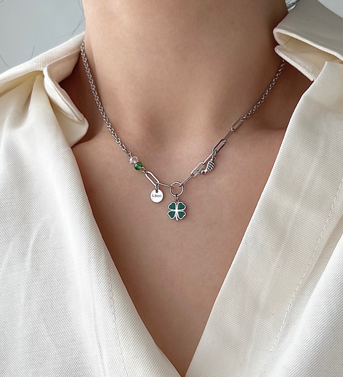 아세르로조 Acer rojo cru 써지컬 컬러 키치 클로버 그린 휴양지 y2k 비즈 목걸이 - 위시버킷