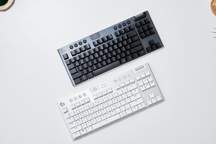 로지텍 G913 TKL 화이트 텐키리스 무선 게이밍 키보드 - 위시버킷