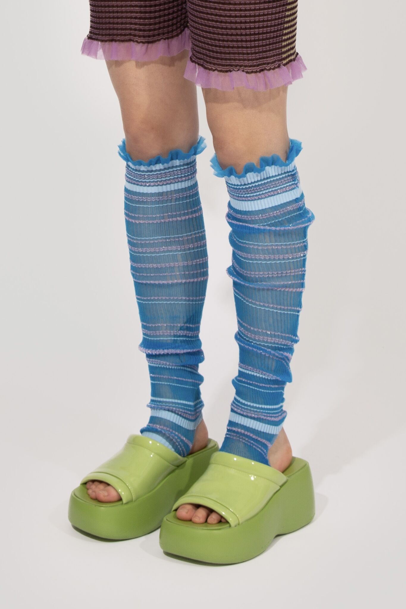 나디아와이어 Striped knitted Frills in blue, transparent frills in gradient ...