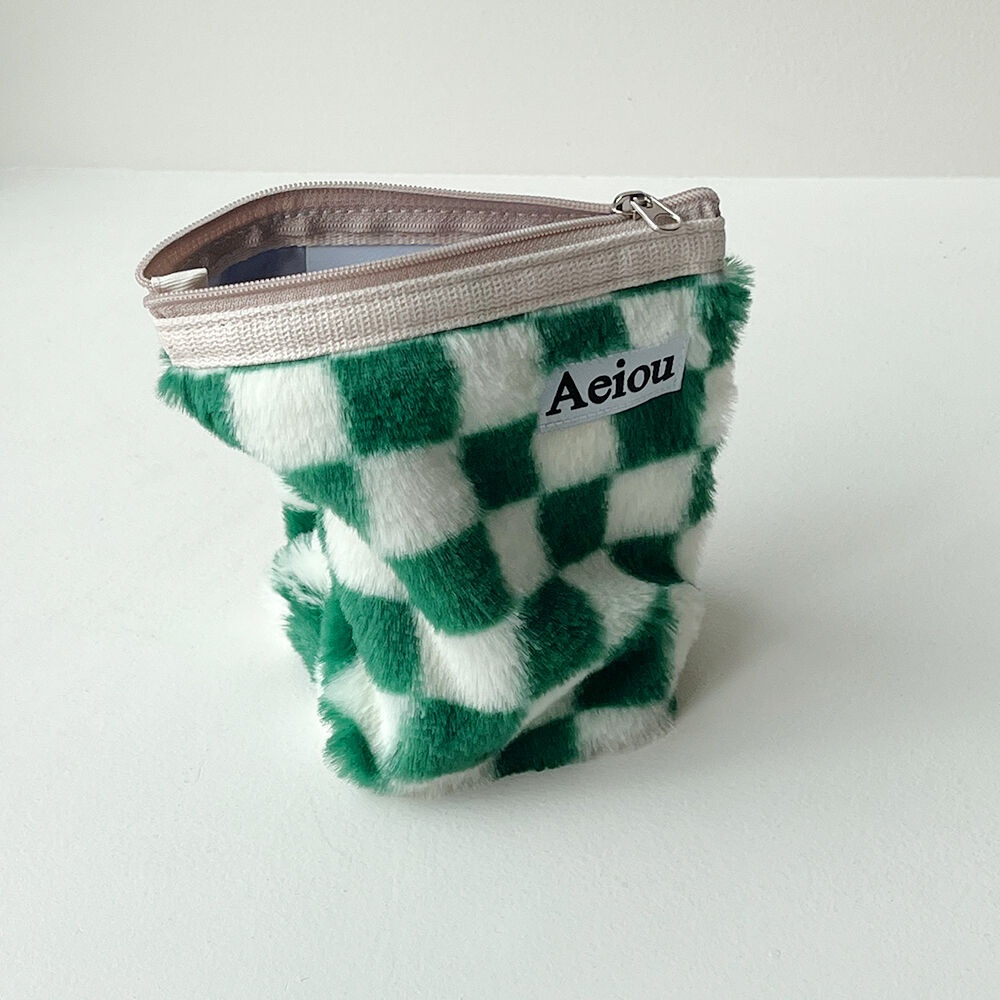 아에이오우 Aeiou Basic Pouch (M size) Fur Checkerboard Green - 위시버킷