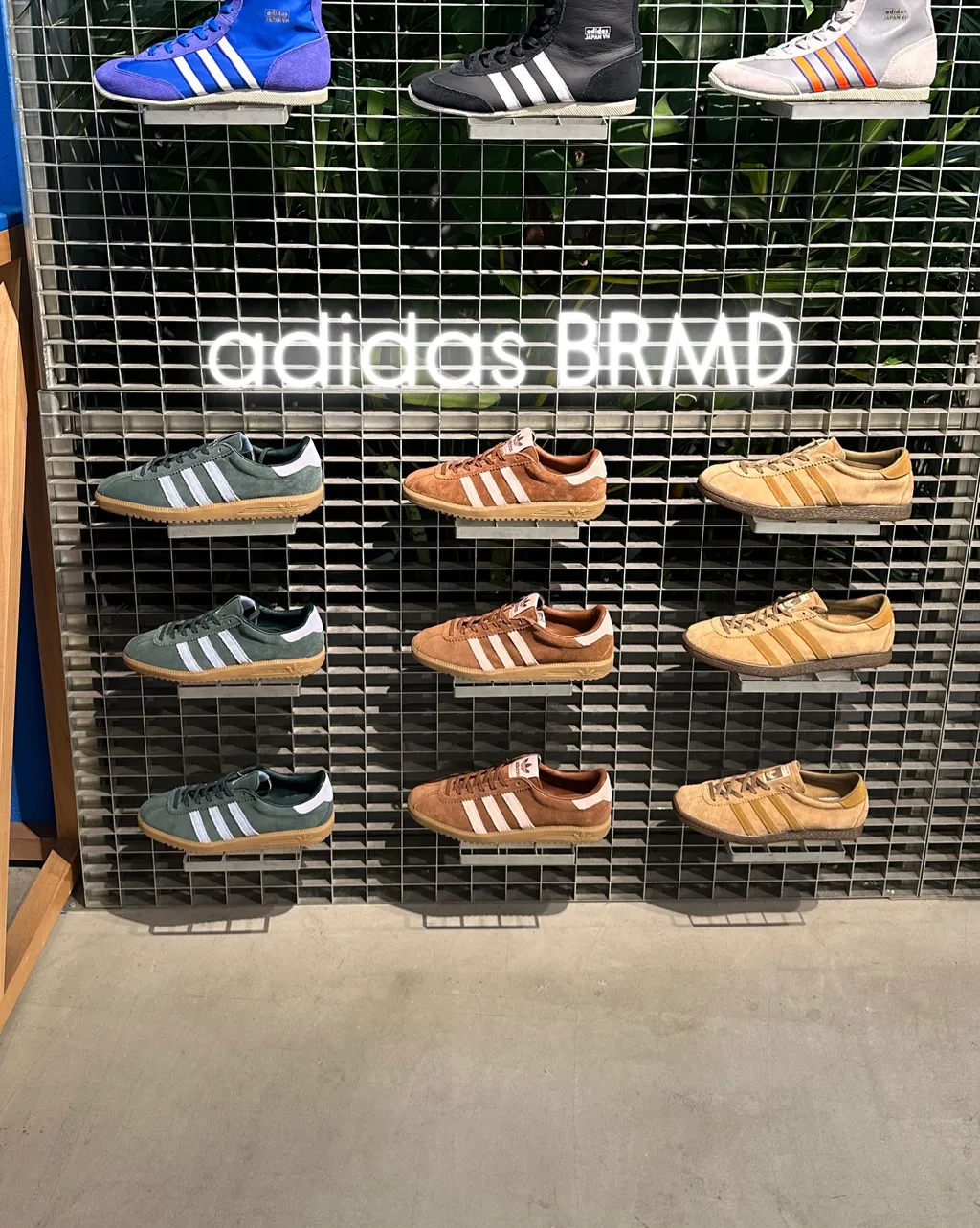 크로켓 아디다스 버뮤다 브라운 샌디핑크 검솔 JH9088 adidas BRMD 220-310사이즈 - 위시버킷