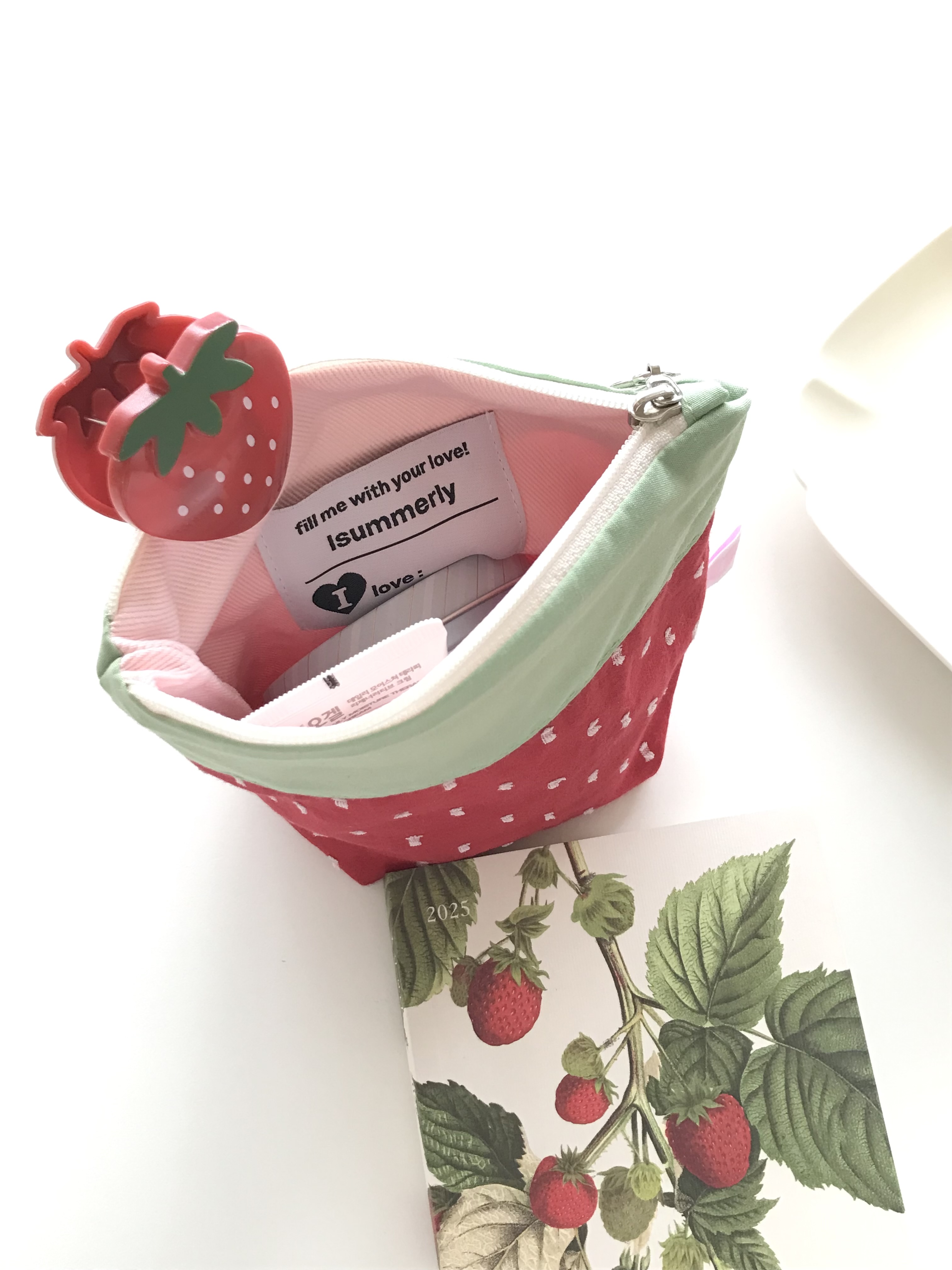 아이썸머리 love berry pouch 딸기 파우치 / 2 colors - 위시버킷