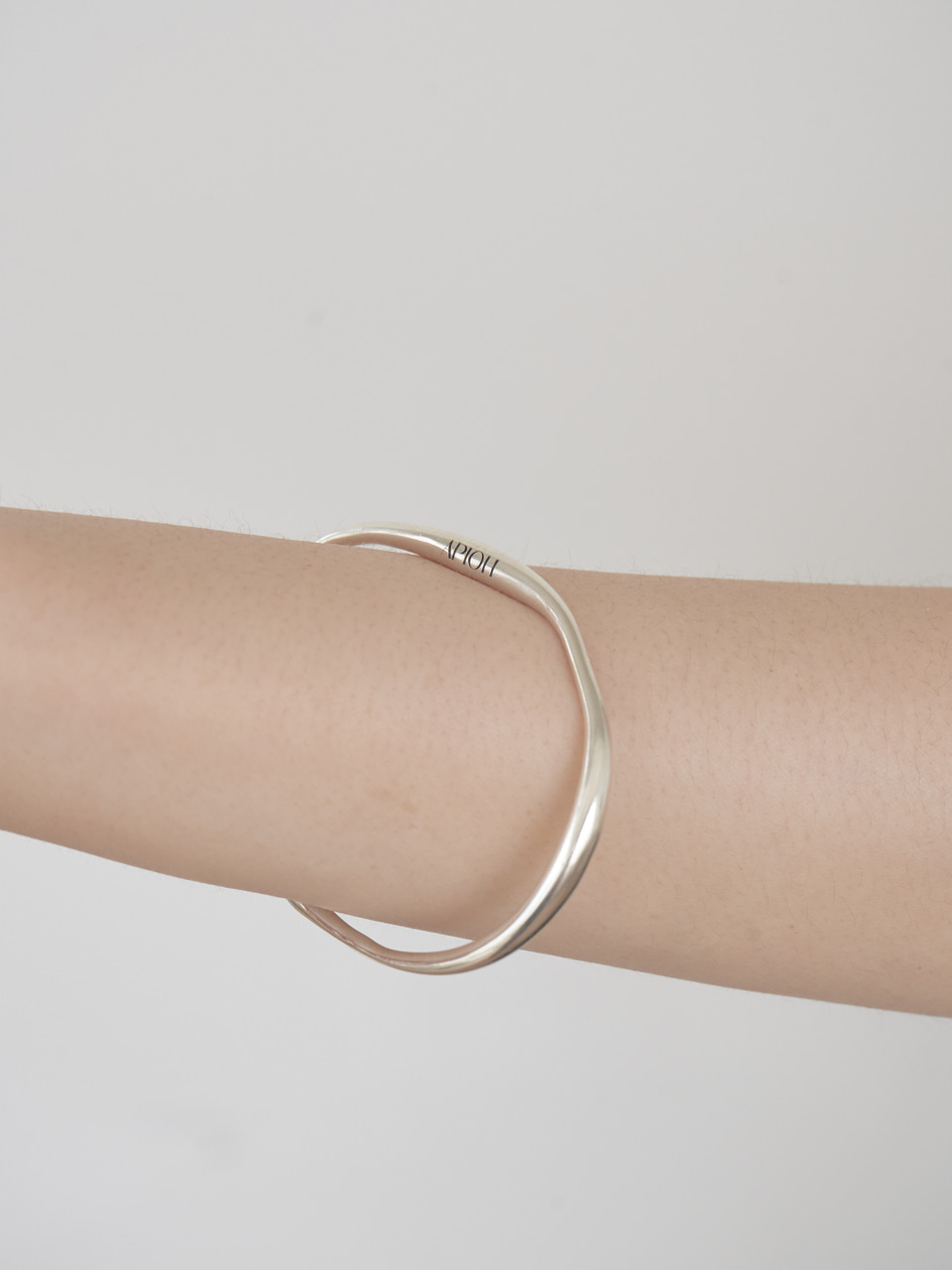 APIOH wave silver bangle - 위시버킷