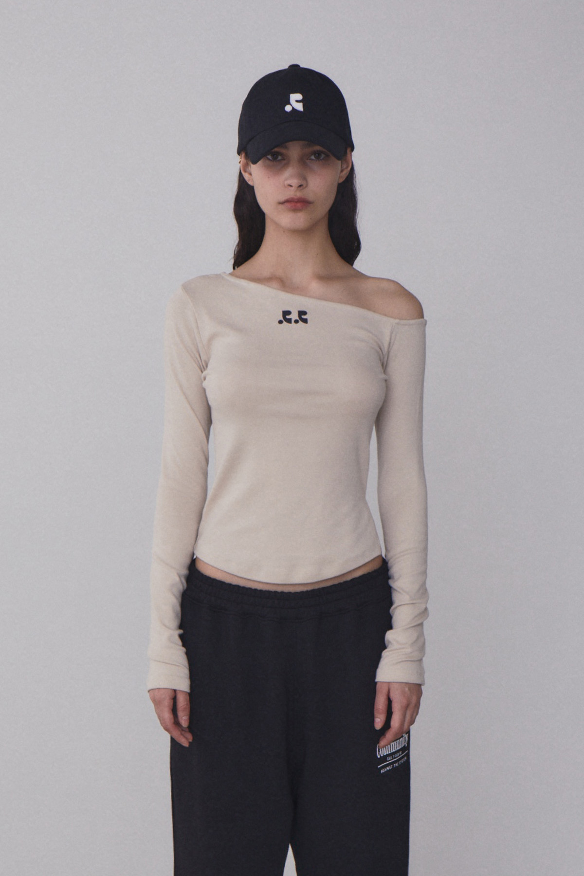 레스트앤레크리에이션 RR ONE SHOULDER LONG SLEEVE TOP - BEIGE - 위시버킷