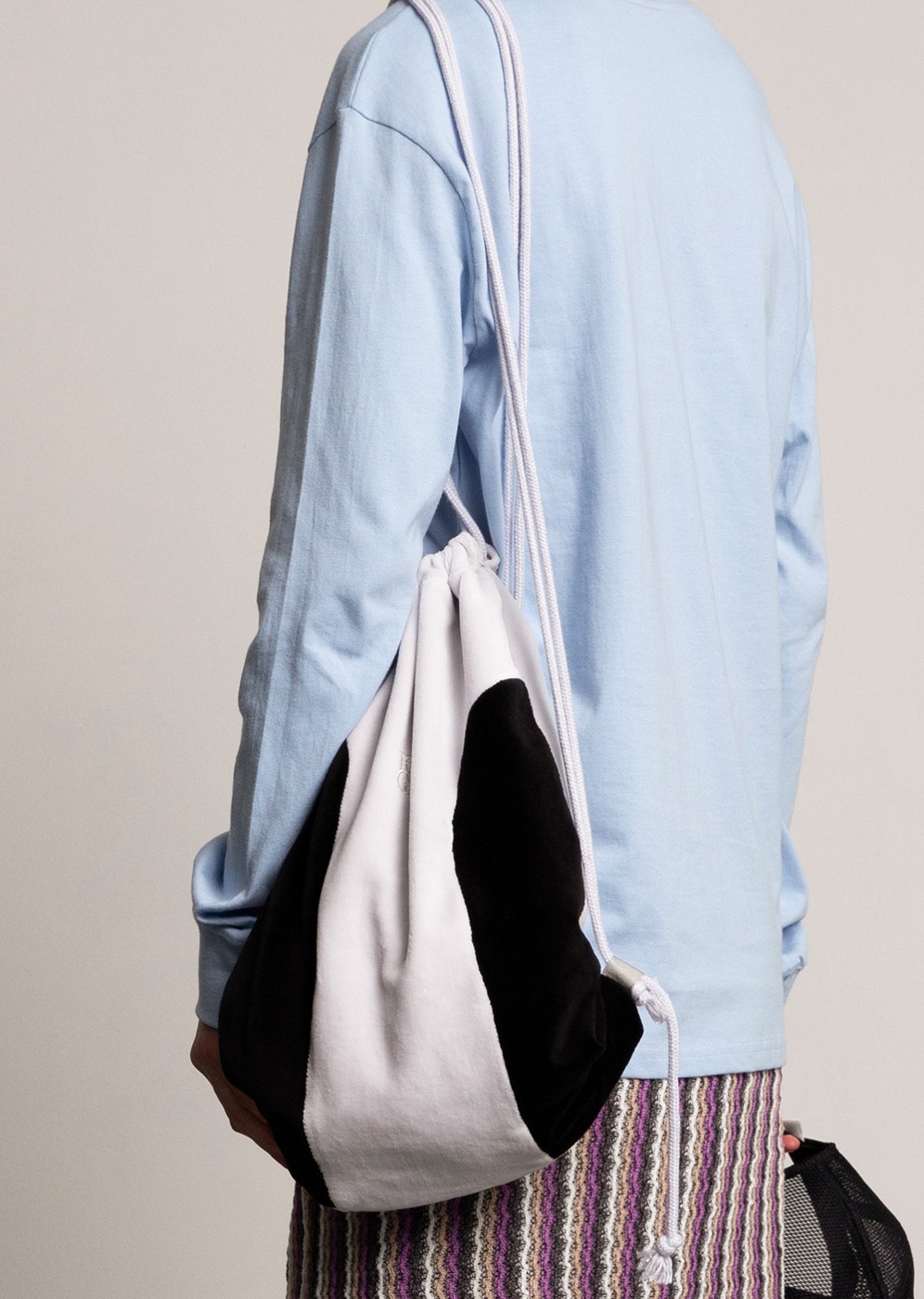 로씨로씨 *Classic Symbol Velour Gym Sack [BLACK] - 위시버킷