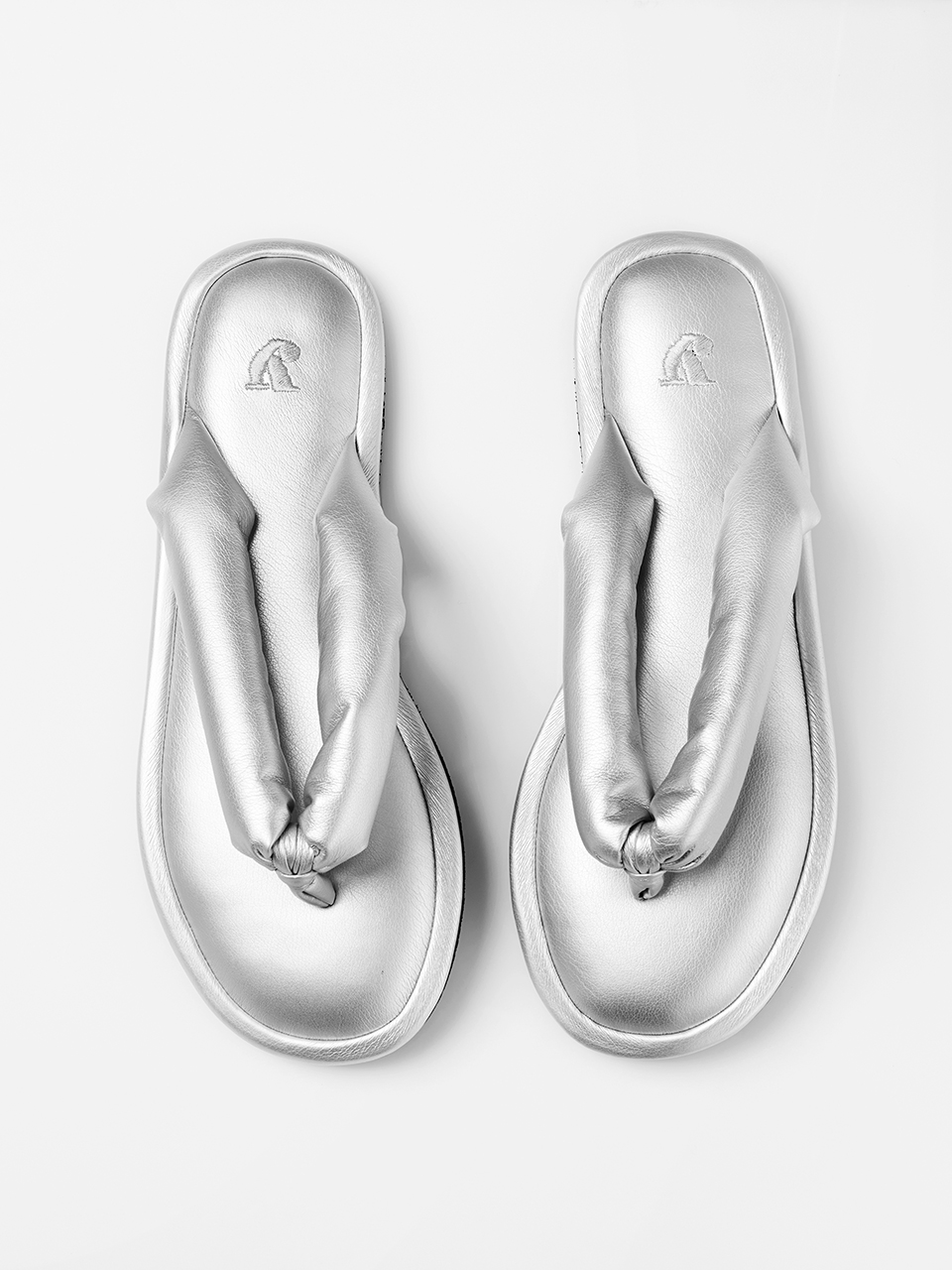 여밈 [NEW 15% ~6/10] easygoing slippers (silver) - 위시버킷