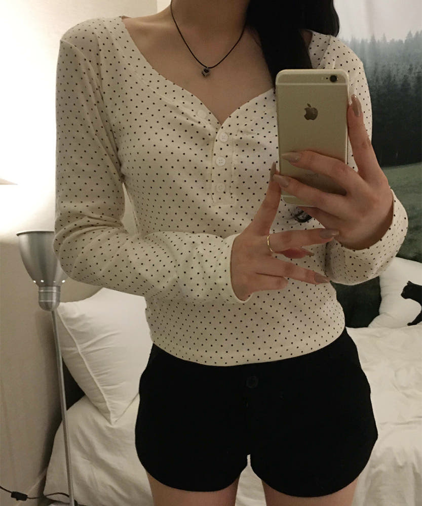 어베리 [2col | 여리여리핏🤍 | MD소장]도트딥브이넥T - 위시버킷