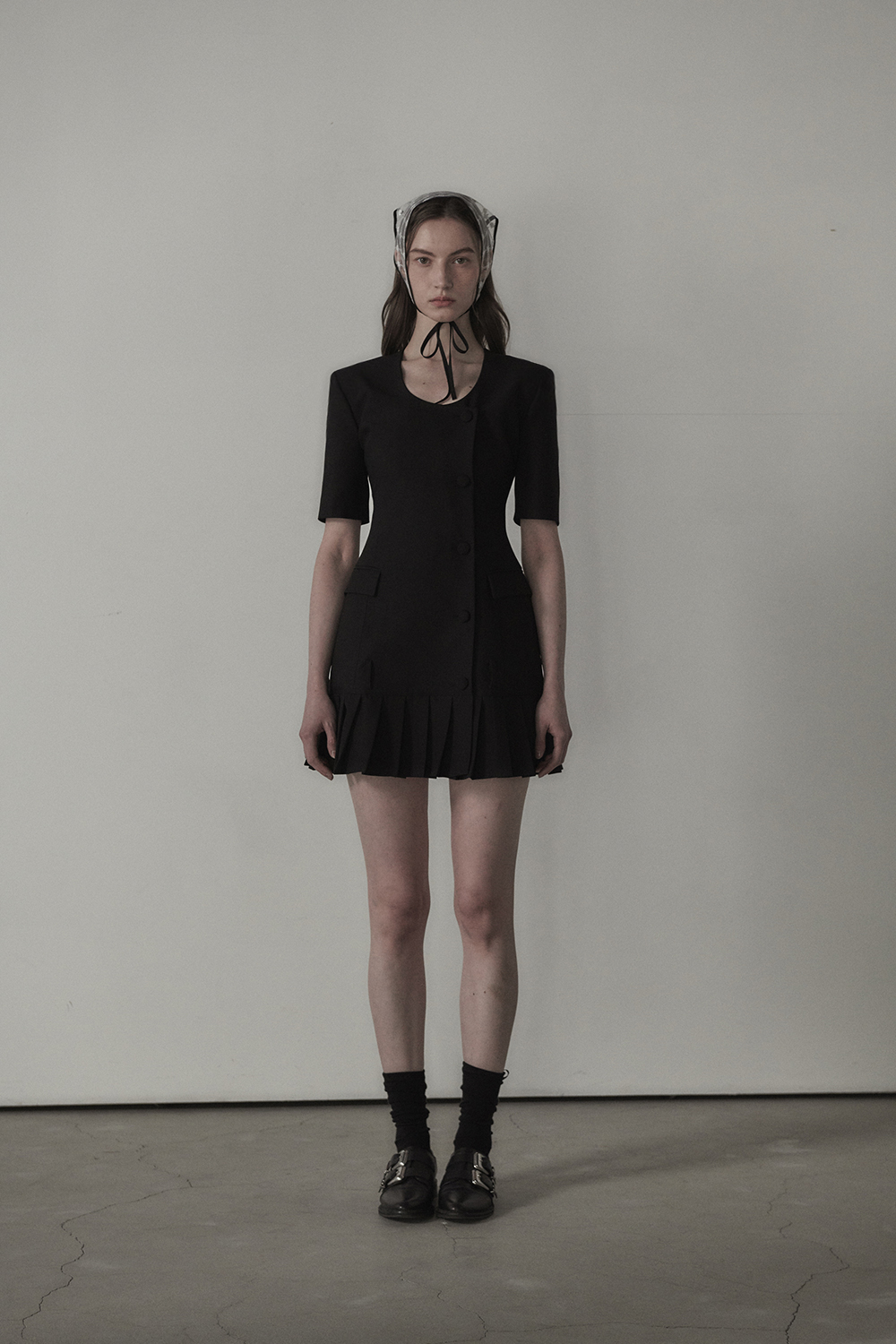 마우솔레움 [더현대 서울 선오픈] Jenn round neck pleated half sleeve suit jacket ...