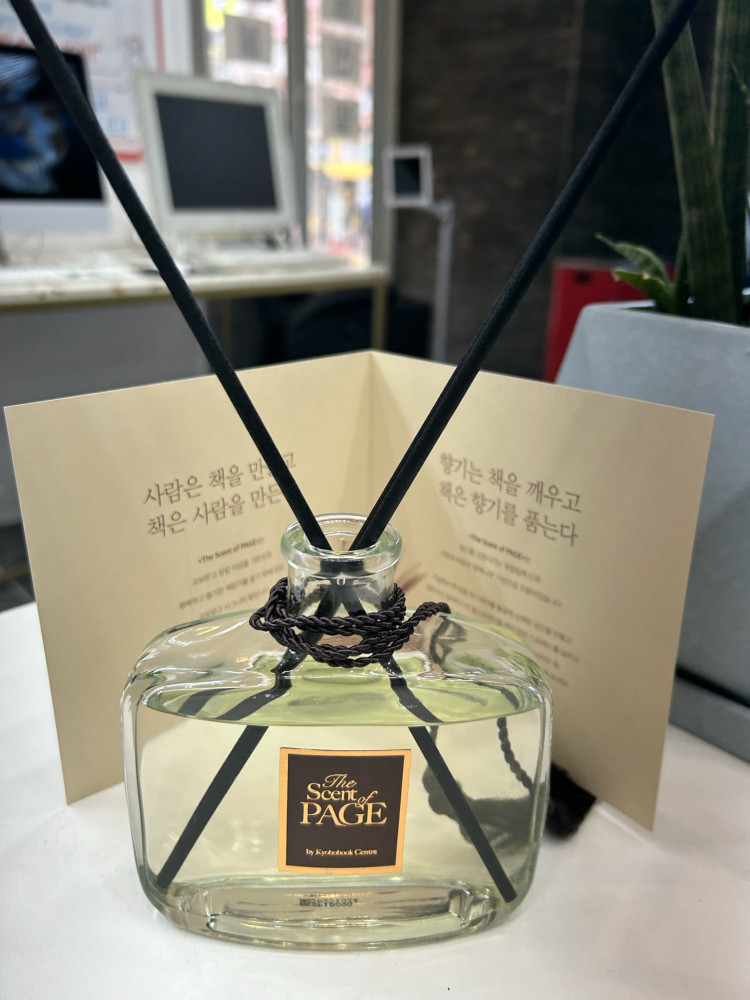 교보문고 교보문고 디퓨저 시그니처 방향제 룸스프레이 The Scent Of Page 200ml 위시버킷