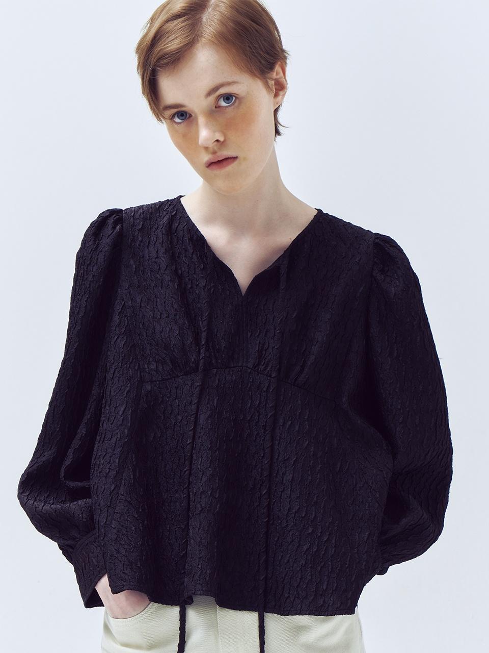 보카바카 [23FW오픈]Jacquard neck string flare blouse VC2378BL002M - 위시버킷