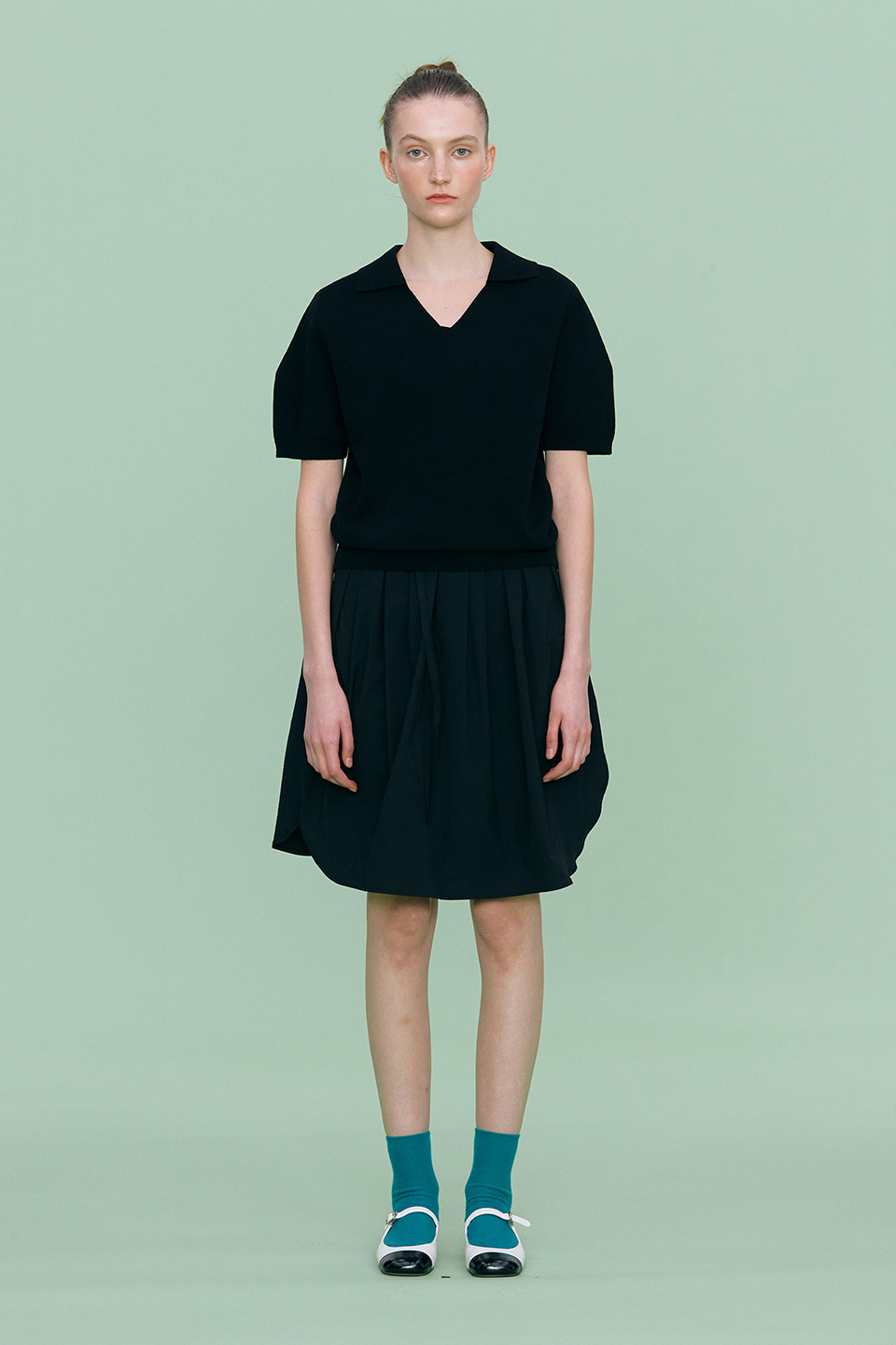 아위 Daisy Solid Short Sleeved knit _BLACK - 위시버킷