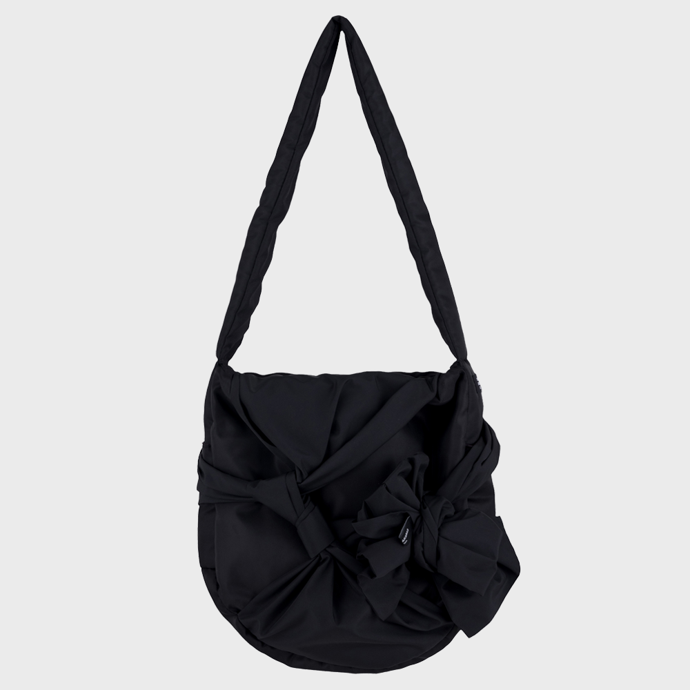 이우가마카라스 Knotted Big Padding Bag (Black) - 위시버킷