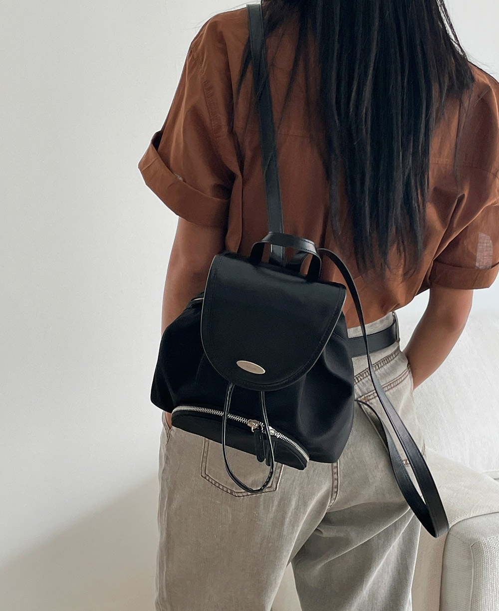 투아모 투아모 Routine half moon backpack 루틴 하프문 백팩 - 위시버킷