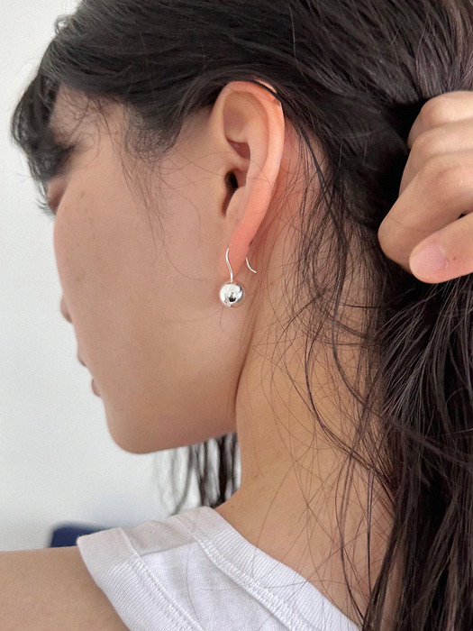 지지 GEEGEE [silver925] ball hook earring - 위시버킷