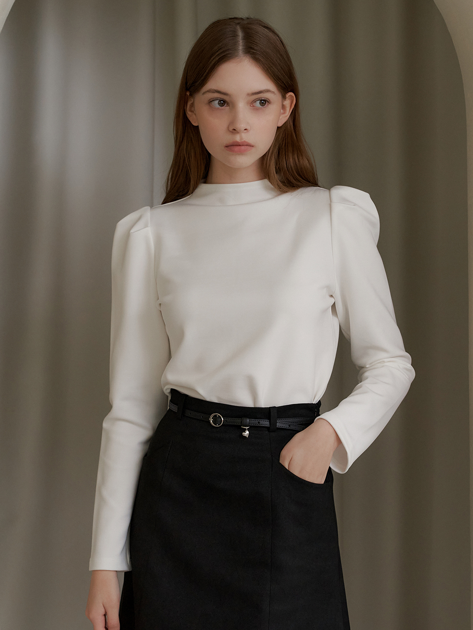 플로움 Blooming Half Neck T-shirts(2color) [10/25 예약배송] - 위시버킷