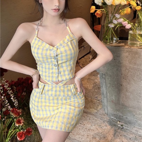위드포에버 투피스세트여름신상 옐로우 블루 체크 슬림핏 싱글버튼 홀터넥 스퀘어 비즈 체인 포인트 슬리브리스 조끼 나시 여름블라우스 하이웨스트 허리트임 H라인 미니스커트