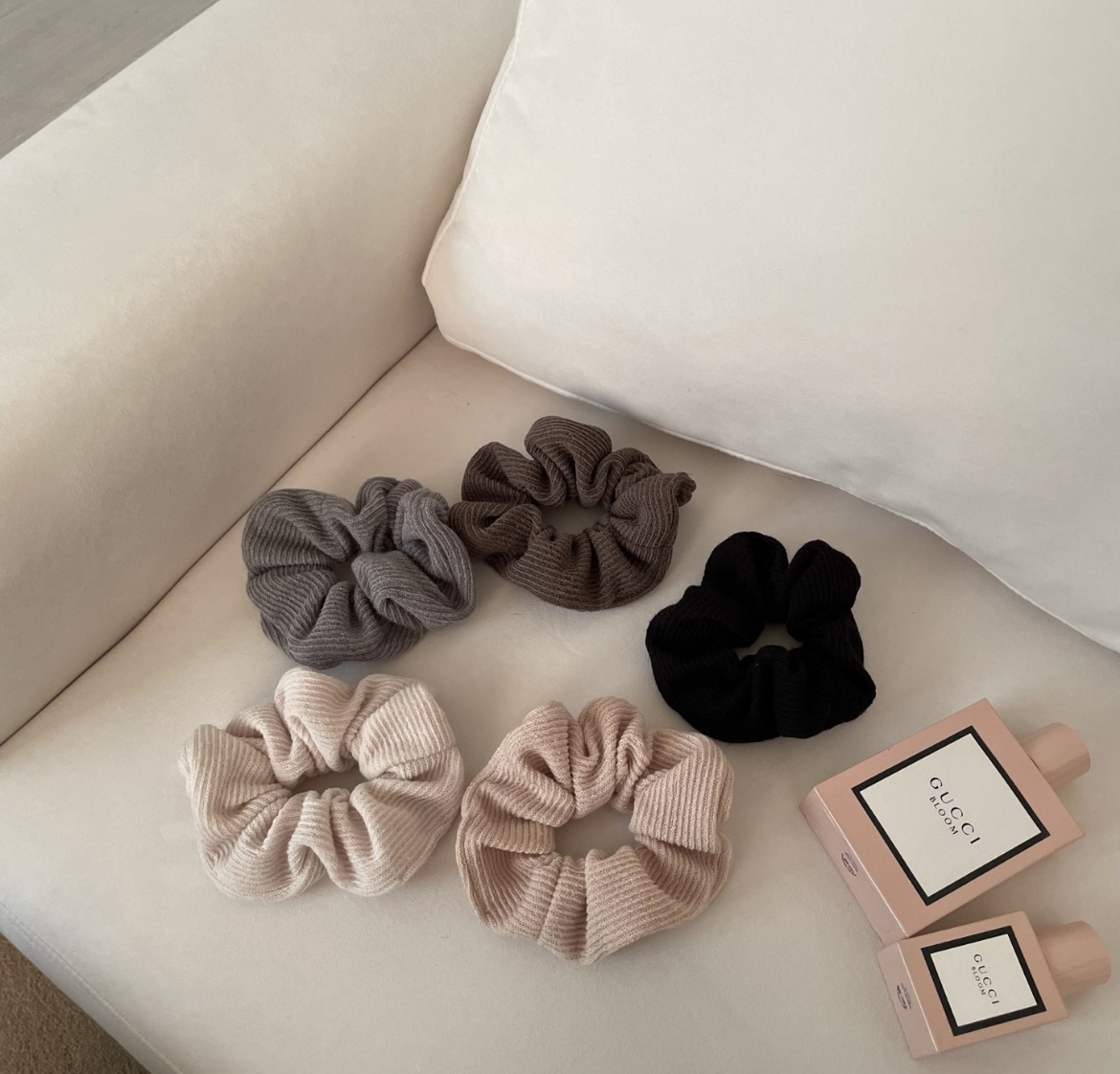 이프베이지 당일발송 국내제작 탄탄 짱짱한곱창 신상 밍크 골지곱창 니트곱창 에코퍼 트위드 페이크퍼 하이틴 페미닌 포근한 슈슈 겨울곱창밴드 머리끈 스크런치 3종 위시버킷