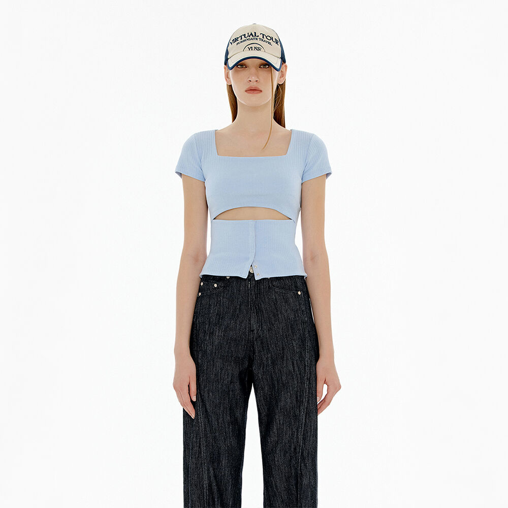 유즈 SQUARE NECK CUT OUT SNAP TOP - LIGHT BLUE - 위시버킷