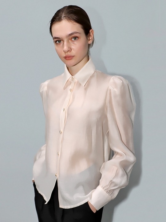 데미지니모닉 글로시 퍼프 아이보리 블라우스_ Glossy Puff Ivory BL - 위시버킷