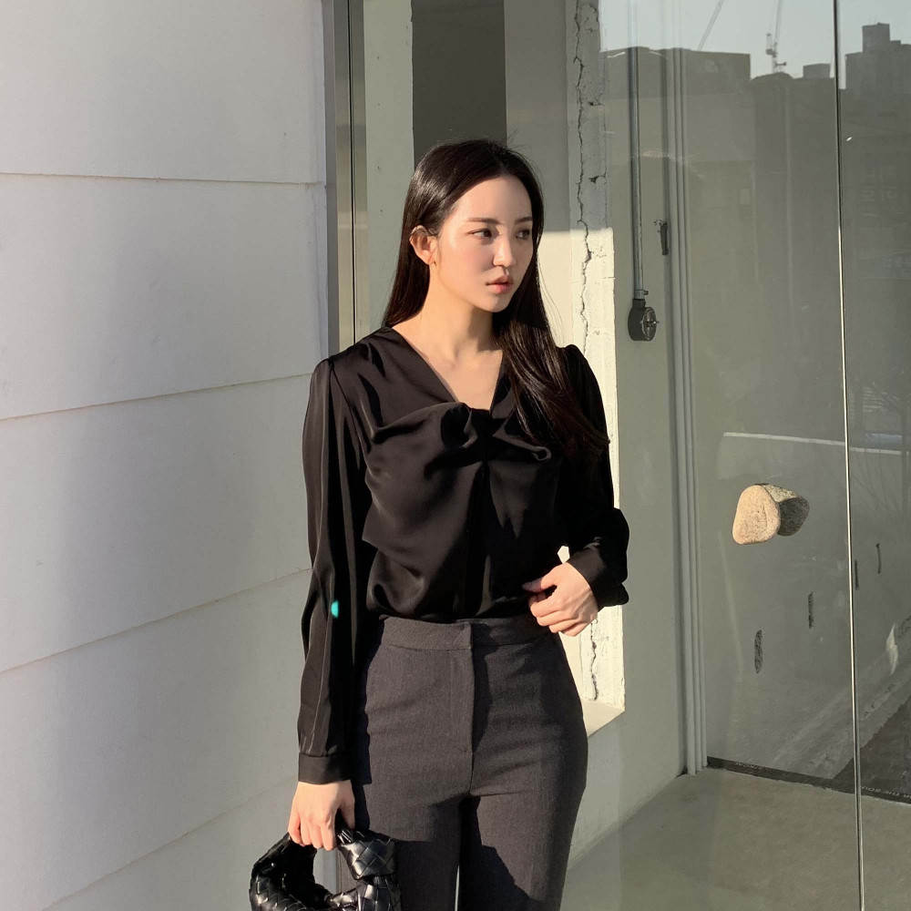 루미에르 새틴 꼬임 블라우스 (2col) - 위시버킷