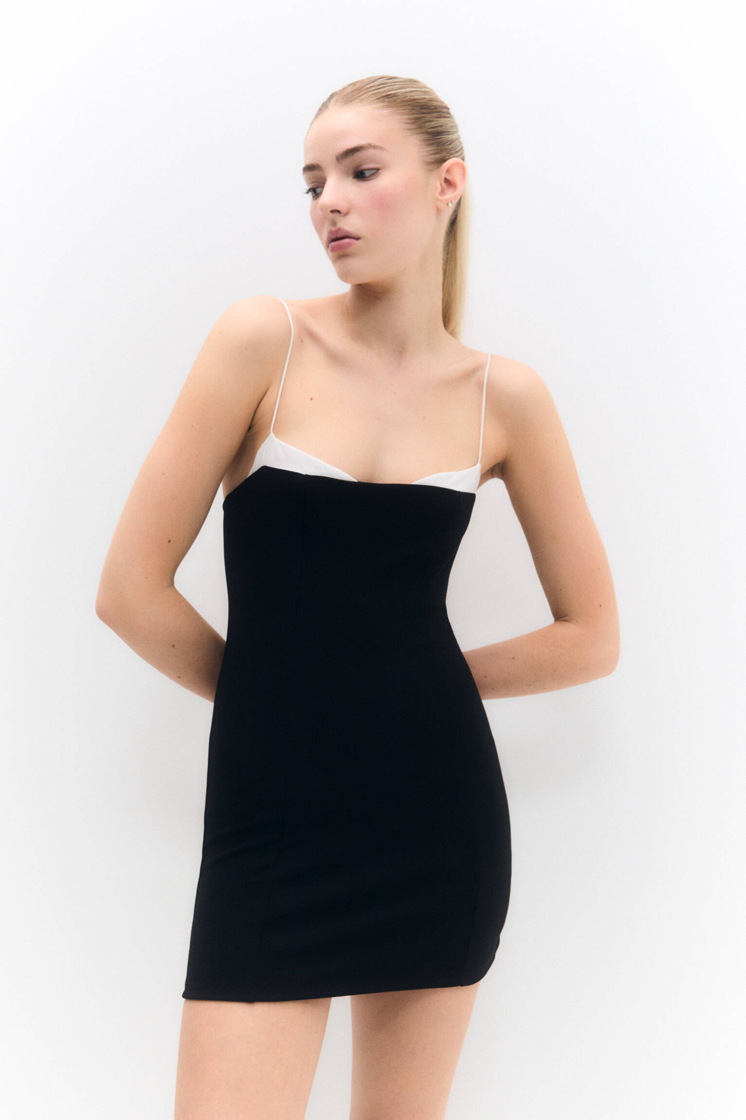 풀앤베어 Short dress with contrast straps - 위시버킷