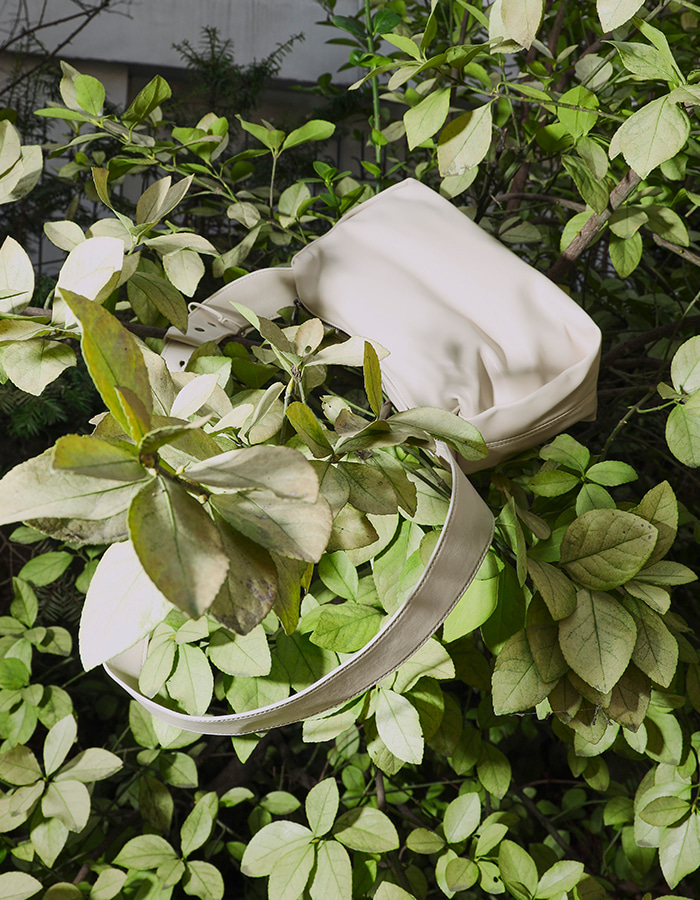 CMNMSTUDIO Punching strap square bag (3 Color) - 위시버킷