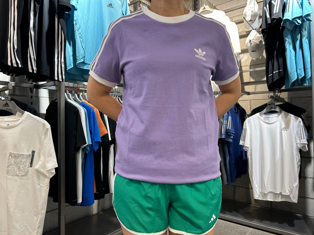 아디다스 아디다스 여성용 오리지널 클래식 3S 면 반팔티 퍼플 3 STRIPES TEE IB7411 - 위시버킷