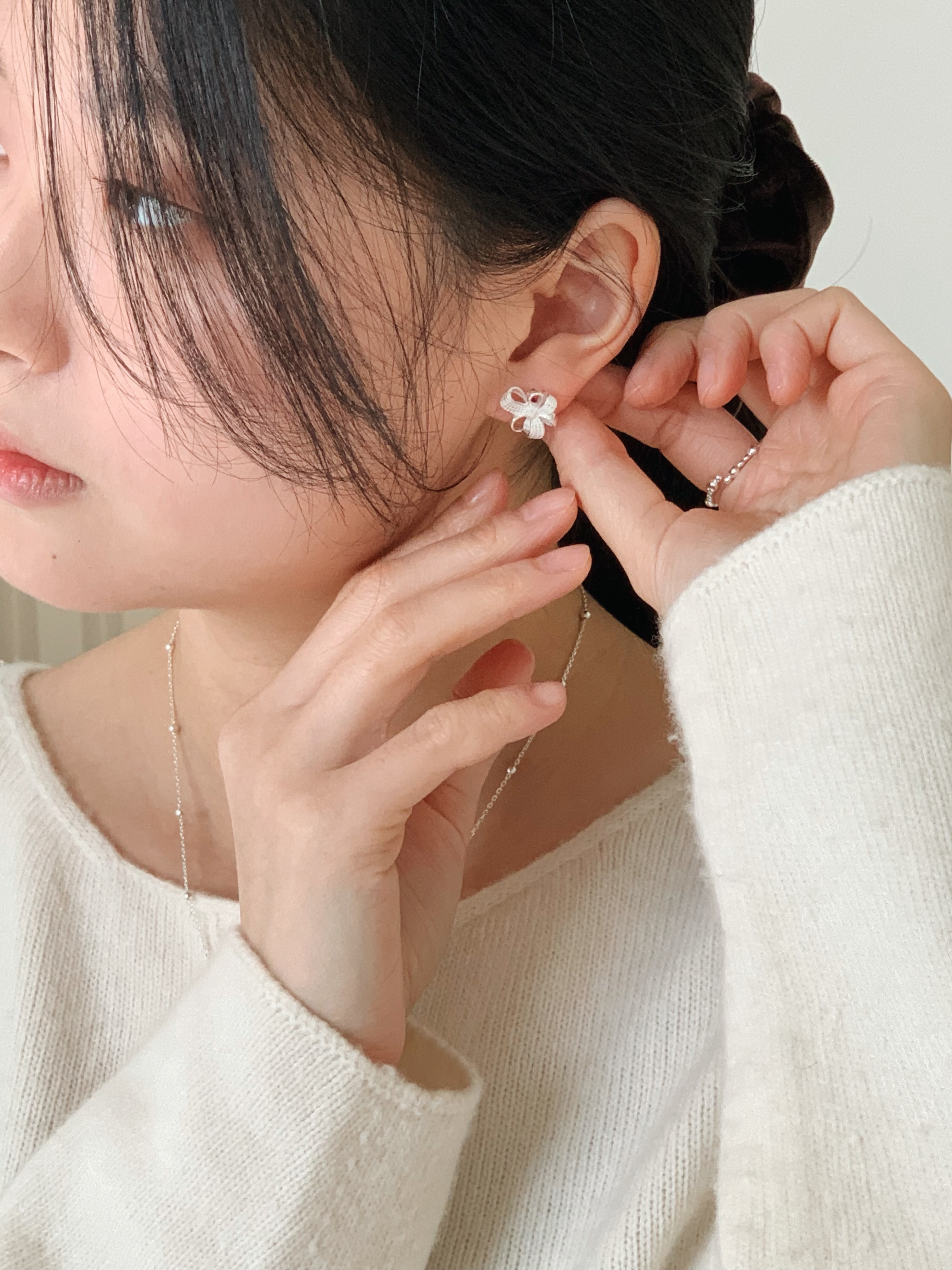 폴아이마이미 실버925 18K도금 케이드 리본 은 귀걸이 - 위시버킷