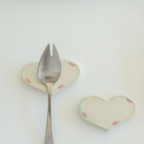 사이에 [Rosie Grove] heart cutlery rest - 위시버킷