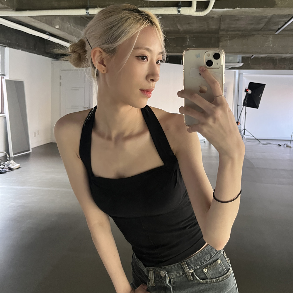 유희 YUHEE 홀터넥 스판 탱크탑_블랙 - 위시버킷