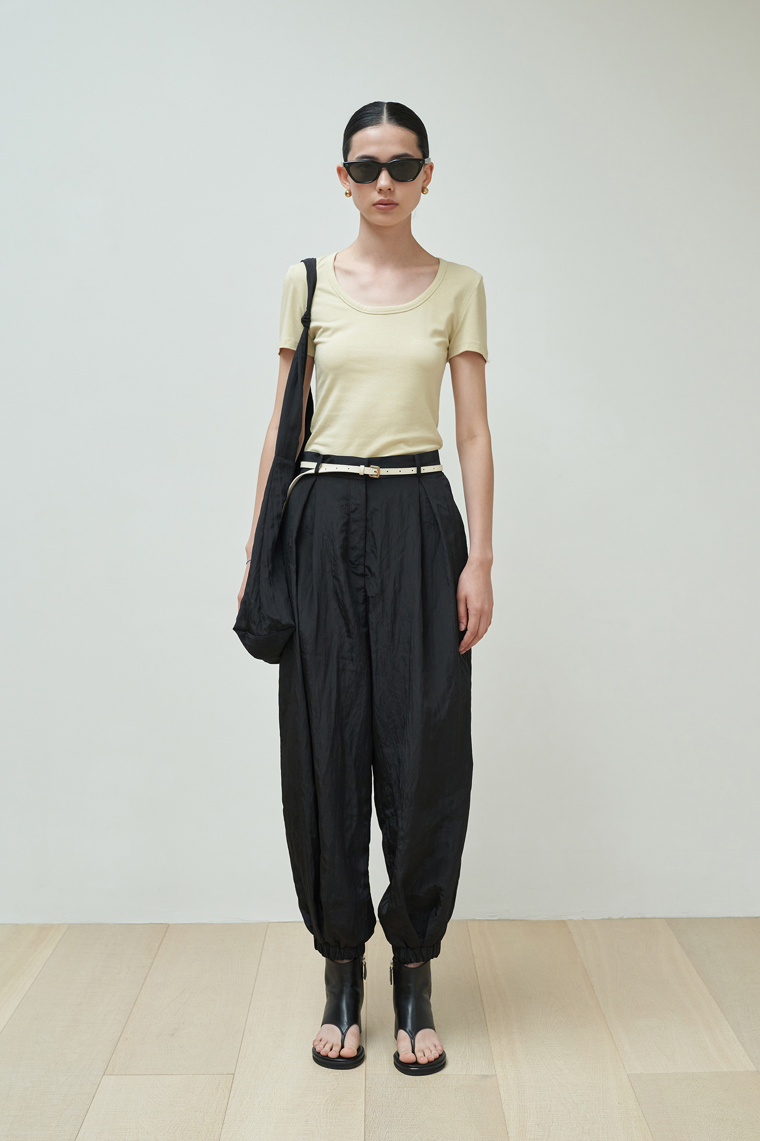 블러썸 Betty U Neck T Shirt - 위시버킷
