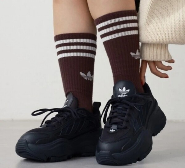 아디다스 아디다스 오즈가이아 스포츠 런닝화 커플 트리플 블랙 운동화 IG6045 - 위시버킷