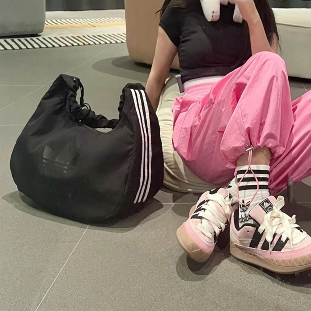 아디다스 [해외] 아디다스 호보백 휘뚜루마뚜루가방 셔링백 보부상백 jp0145 - 위시버킷