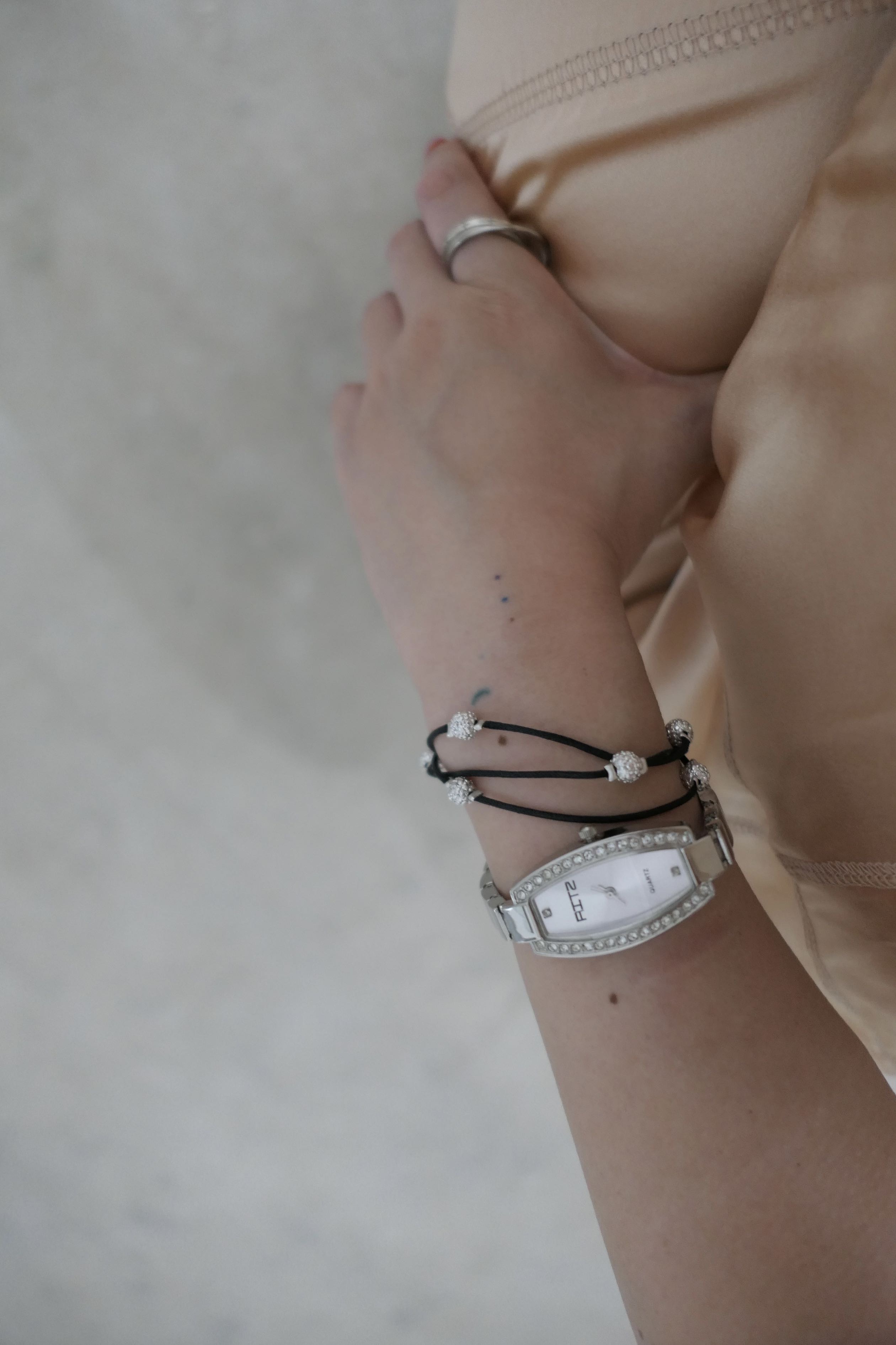 이이이스페이스 knuckle watch - 위시버킷