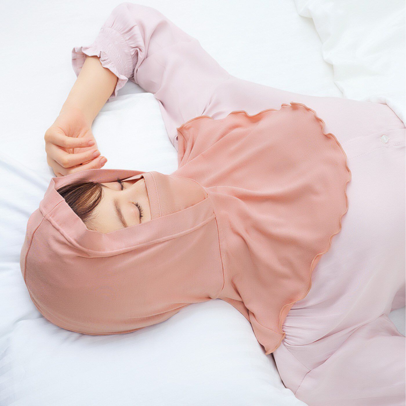 훼리시모 頭から胸もとまで寝ながら美容 シルクマスク付きナイトキャップ｜flufeel[フラフィール]｜フェリシモ【公式通販】 - 위시버킷