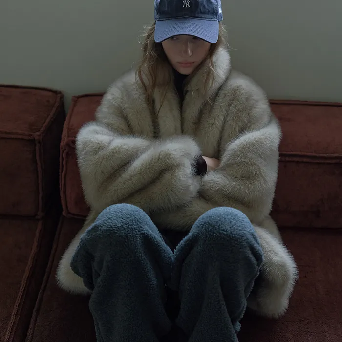 아유서울 HIGH-NECK FAUX HALF FUR COAT, IVORY - 위시버킷