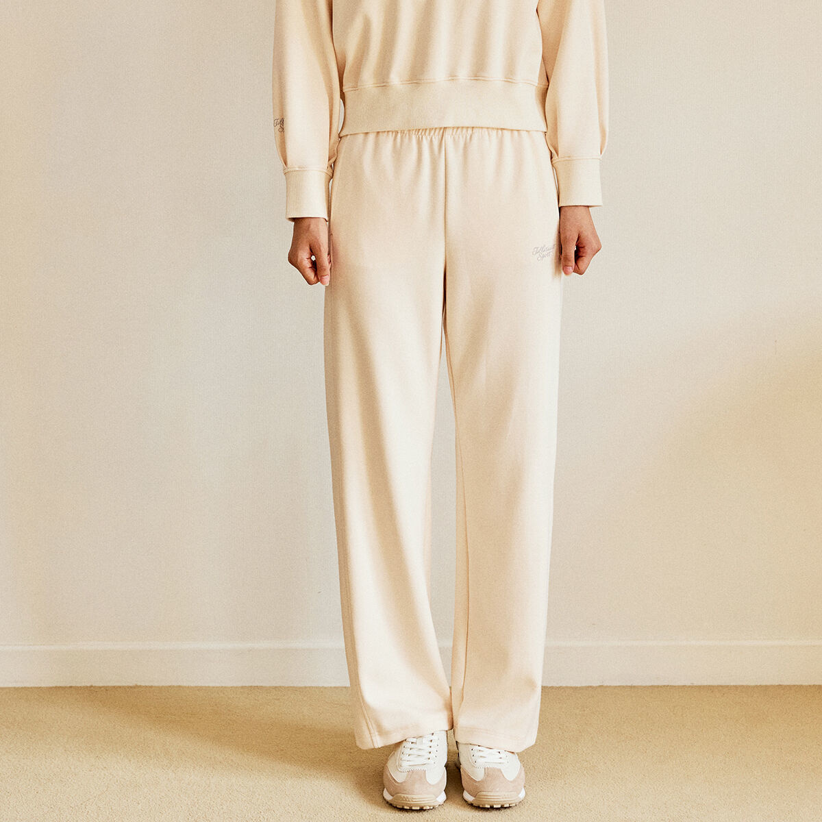 질스튜어트 스포츠 뉴욕 [SOF-LAX] 크림 소프트터치 레귤러핏 여성 롱팬츠 - 위시버킷