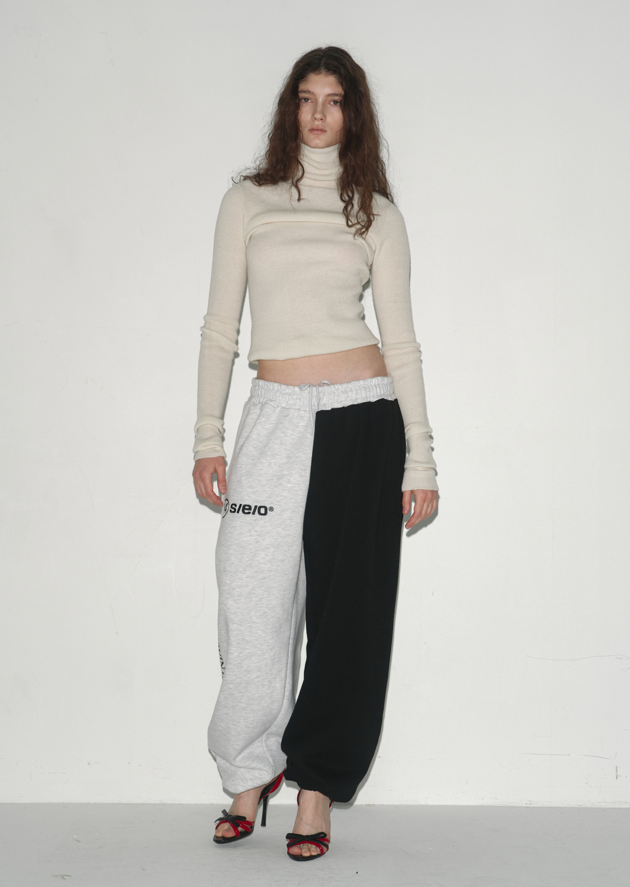 에스이오 OPEN BACK WOOL TURTLENECK CREAM - 위시버킷