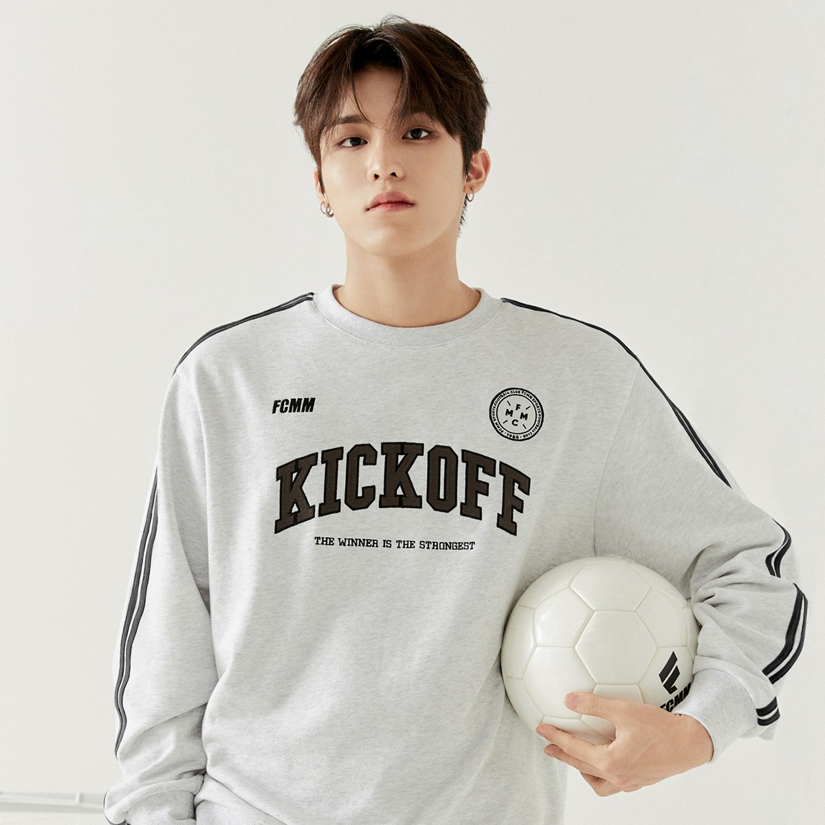 에프씨엠엠 풋볼 레트로 킥 오프 맨투맨 - 실버 그레이 - 위시버킷