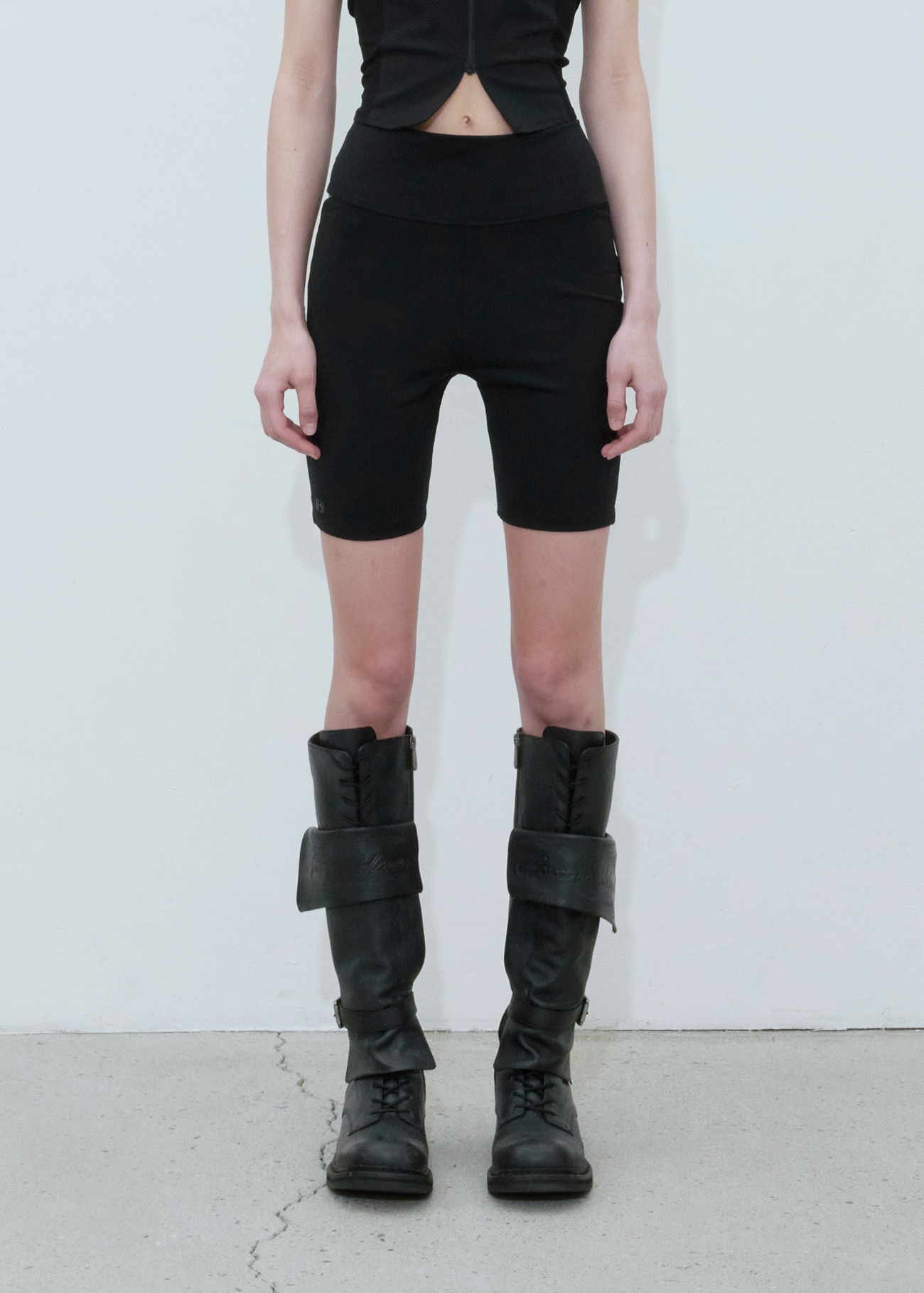 보헤미안서울 CUT-OUT BIKER SHORTS, BLACK - 위시버킷