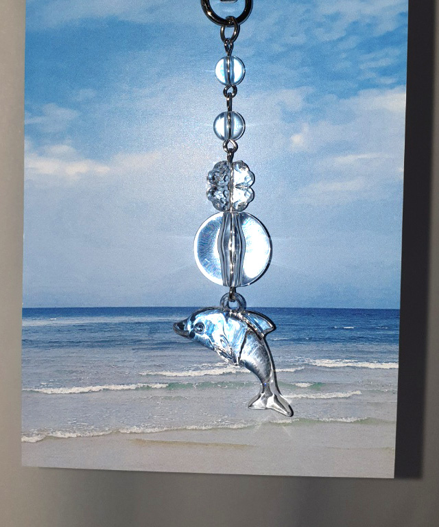 퍼플유니버스 럭키 돌핀 폰줄 키링 써지컬스틸 군번줄 책갈피 북마크 휴대폰 하트 부착 고리 네잎 클로버 소원 행운 빅볼 큰 구슬 비즈 아크릴 투명 영롱한 돌고래 에어팟 버즈